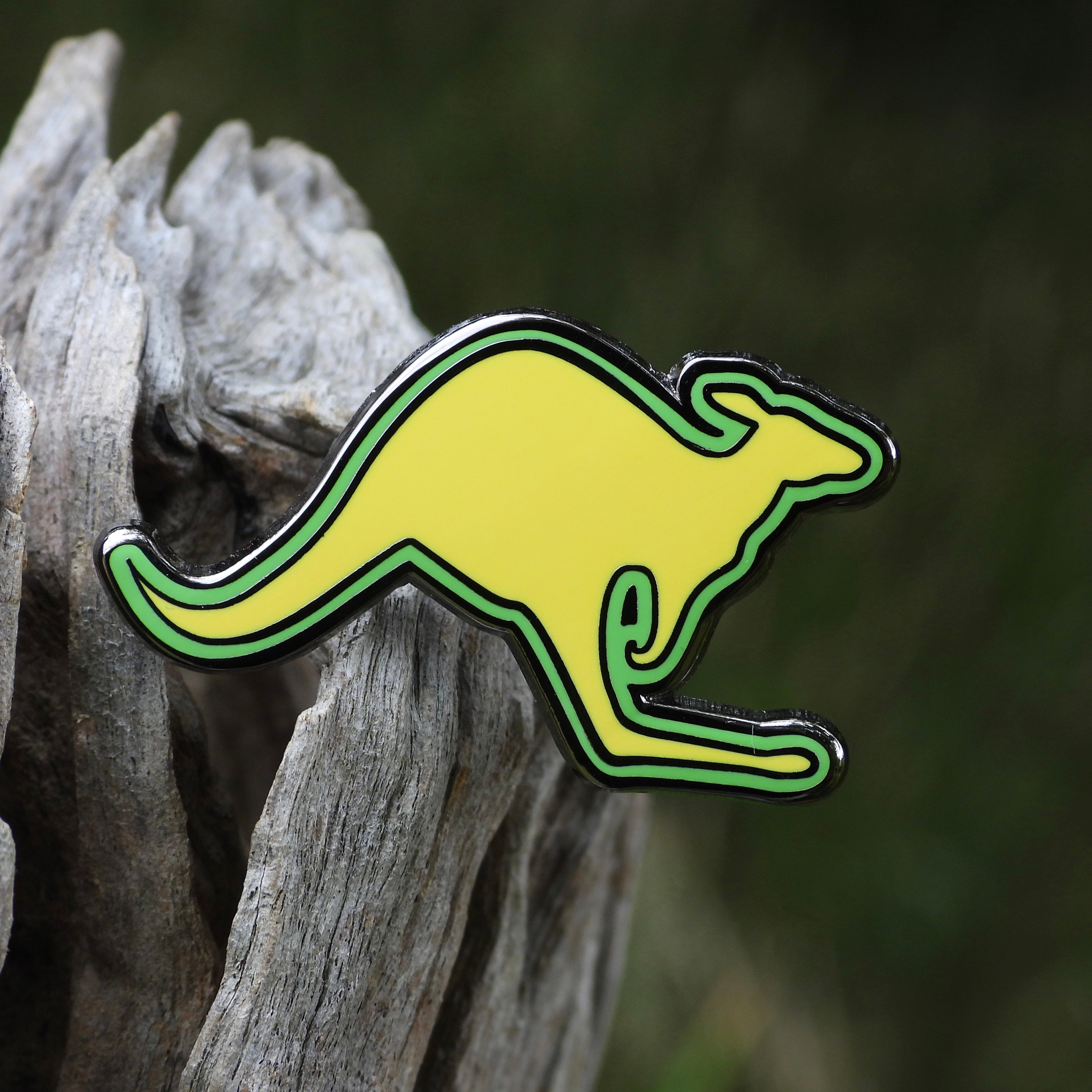 Kangaroo pin green & gold – Bush Bling