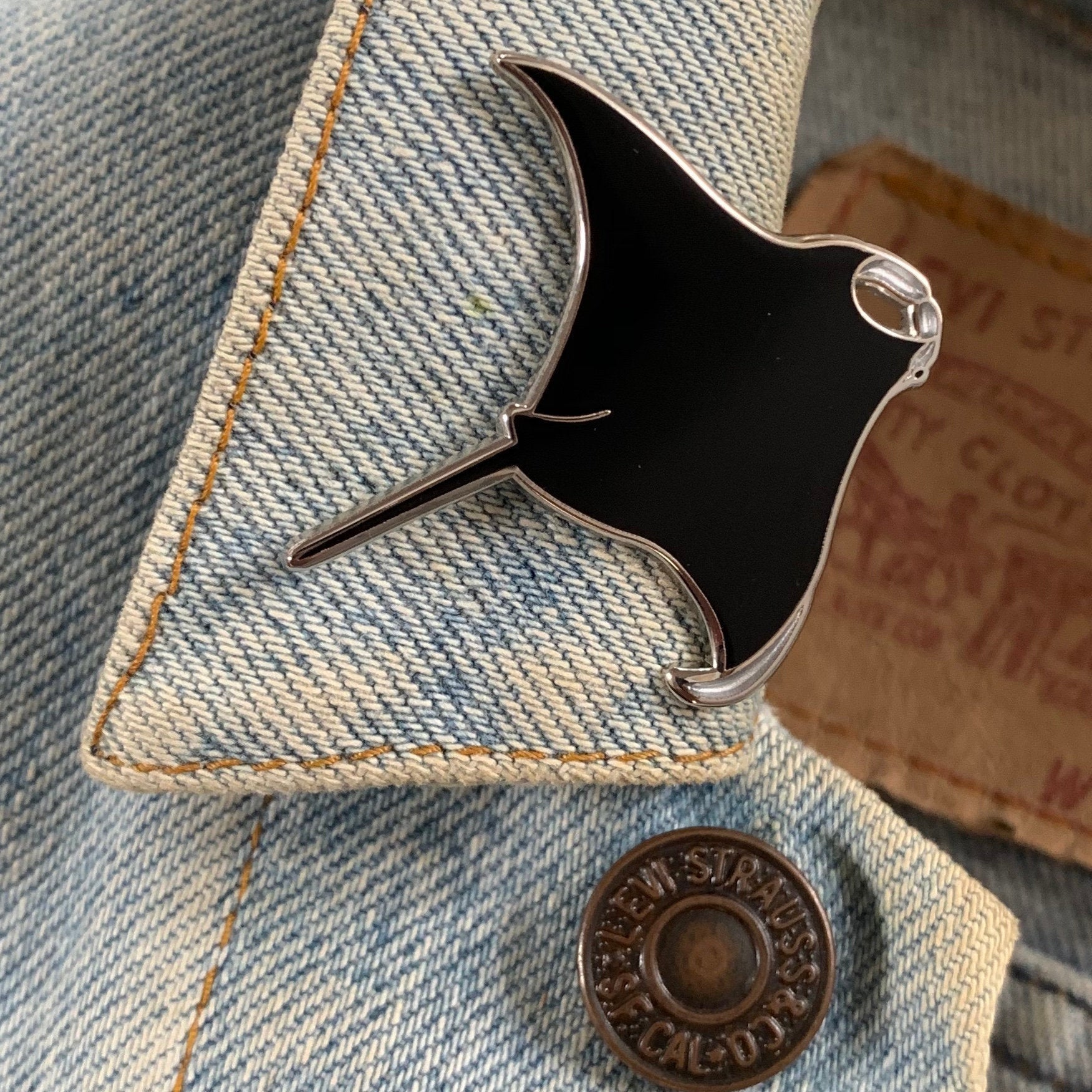 Manta Ray pin – Bush Bling